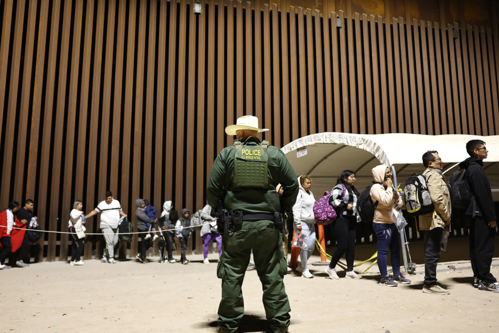 CBP reportó una reducción de 65% en los arrestos de migrantes en la ...