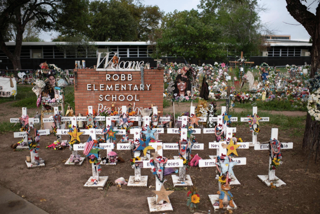 Familias de las víctimas del tiroteo en Uvalde llegaron a un acuerdo con la ciudad - Orlando Al Día